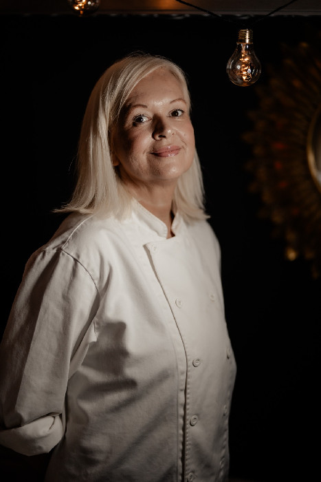 Jeg er utdannet profesjonell massør, spa terapeut , Yoga lærer ...